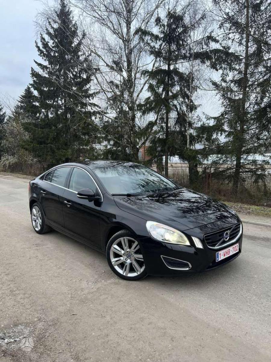 Black Volvo S60 2012 in Pasvalys, with an engine capacity of 2.40 L and mileage of 191 thousand km for 6850 €, photo 1 on AUTOMOTO.COM.LV