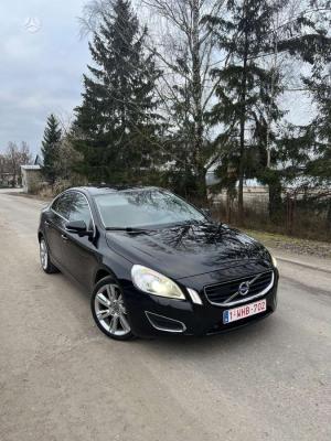 Black Volvo S60 2012 in Pasvalys, with an engine capacity of 2.40 L and mileage of 191 thousand km for 6850 €, photo 2 on AUTOMOTO.COM.LV