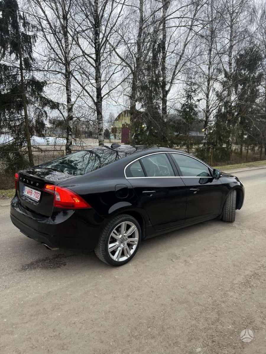 Black Volvo S60 2012 in Pasvalys, with an engine capacity of 2.40 L and mileage of 191 thousand km for 6850 €, photo 6 on AUTOMOTO.COM.LV