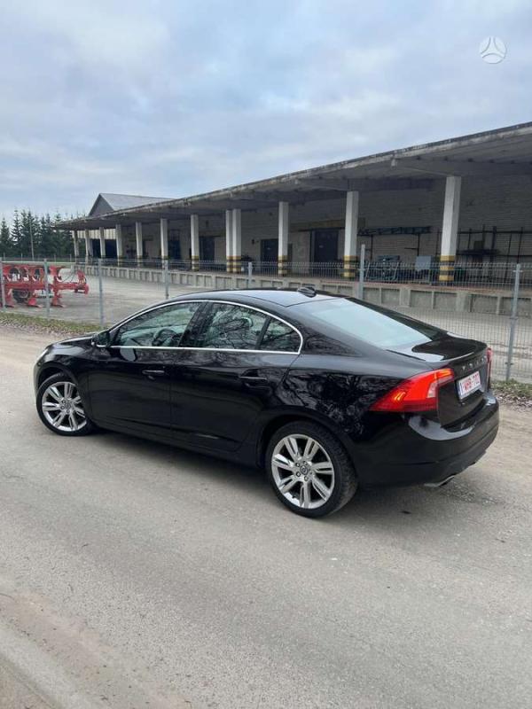 Melns Volvo S60 2012 Pasvalys, ar dzinēja tilpumu 2.40 L un nobraukumu 191 tūkst. km par 6850 €, foto 8 vietnē AUTOMOTO.COM.LV