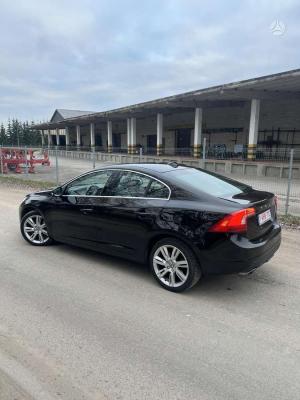 Black Volvo S60 2012 in Pasvalys, with an engine capacity of 2.40 L and mileage of 191 thousand km for 6850 €, photo 8 on AUTOMOTO.COM.LV