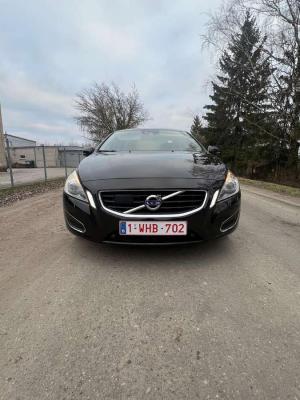 Black Volvo S60 2012 in Pasvalys, with an engine capacity of 2.40 L and mileage of 191 thousand km for 6850 €, photo 19 on AUTOMOTO.COM.LV