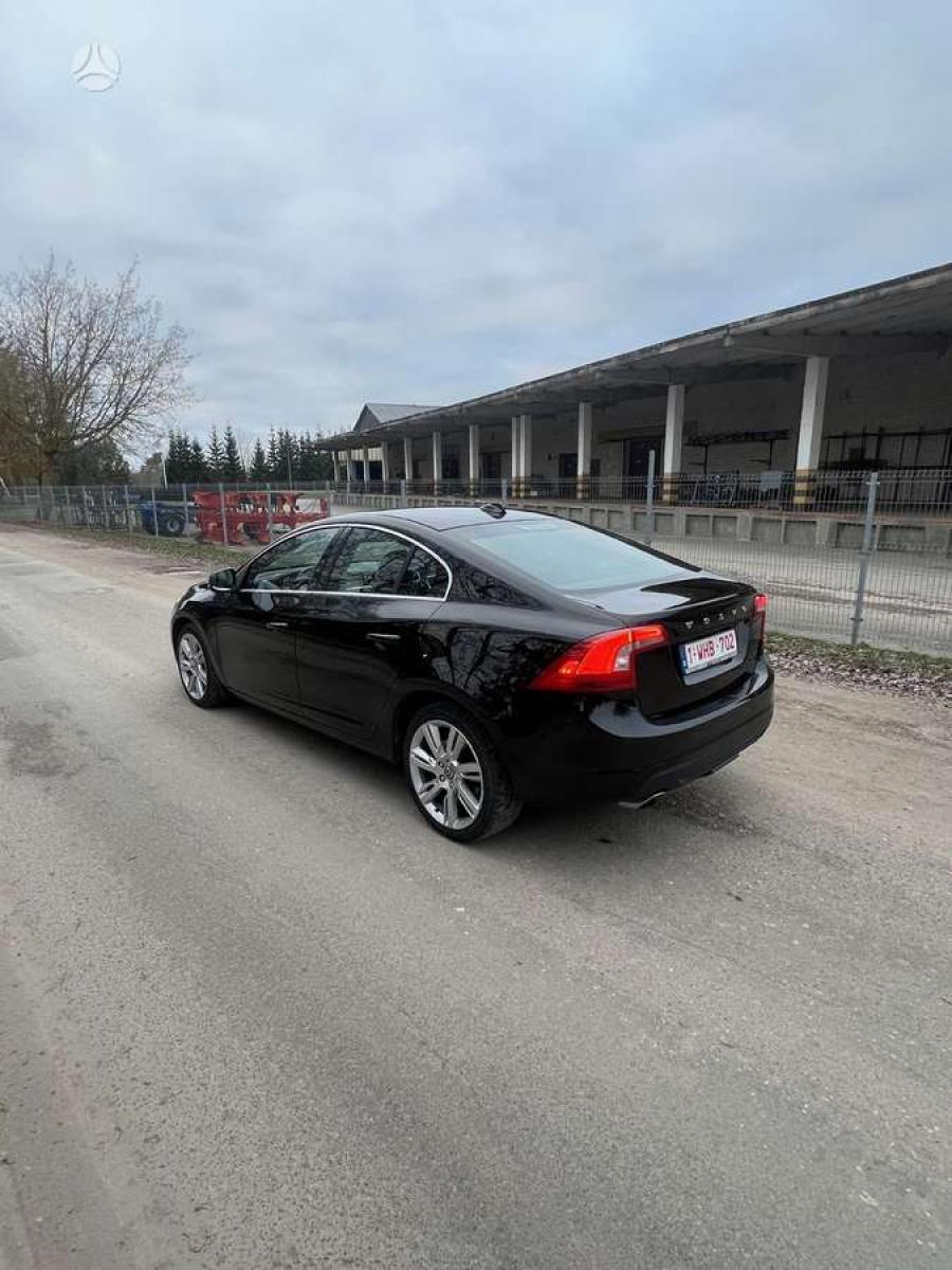 Black Volvo S60 2012 in Pasvalys, with an engine capacity of 2.40 L and mileage of 191 thousand km for 6850 €, photo 23 on AUTOMOTO.COM.LV