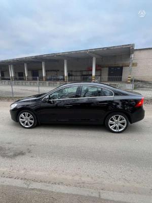 Black Volvo S60 2012 in Pasvalys, with an engine capacity of 2.40 L and mileage of 191 thousand km for 6850 €, photo 24 on AUTOMOTO.COM.LV