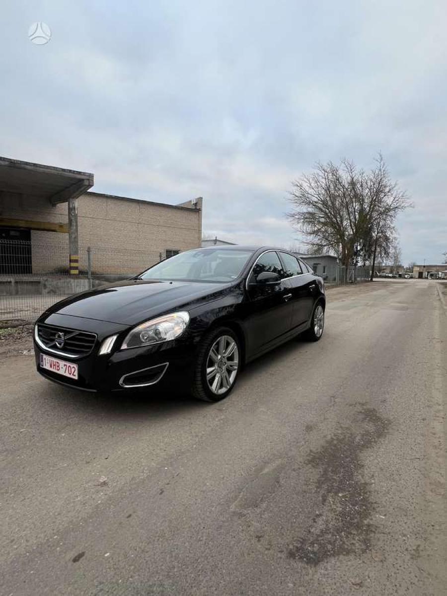 Black Volvo S60 2012 in Pasvalys, with an engine capacity of 2.40 L and mileage of 191 thousand km for 6850 €, photo 25 on AUTOMOTO.COM.LV