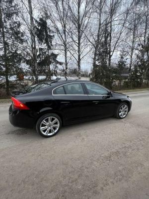 Black Volvo S60 2012 in Pasvalys, with an engine capacity of 2.40 L and mileage of 191 thousand km for 6850 €, photo 27 on AUTOMOTO.COM.LV