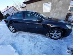 Melns Volvo S60 2012 Viļņa, ar dzinēja tilpumu 2.00 L un nobraukumu 267 tūkst. km par 6200 €, foto  vietnē AUTOMOTO.COM.LV