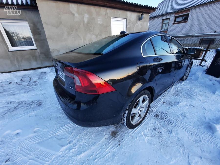 Melns Volvo S60 2012 Viļņa, ar dzinēja tilpumu 2.00 L un nobraukumu 267 tūkst. km par 6200 €, foto 3 vietnē AUTOMOTO.COM.LV