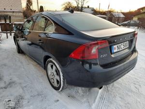 Melns Volvo S60 2012 Viļņa, ar dzinēja tilpumu 2.00 L un nobraukumu 267 tūkst. km par 6200 €, foto 5 vietnē AUTOMOTO.COM.LV