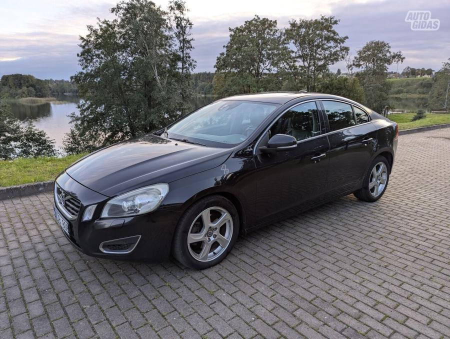 Black Volvo S60 2012 in Trakai, with an engine capacity of 2.00 L and mileage of 244 thousand km for 6600 €, photo 4 on AUTOMOTO.COM.LV