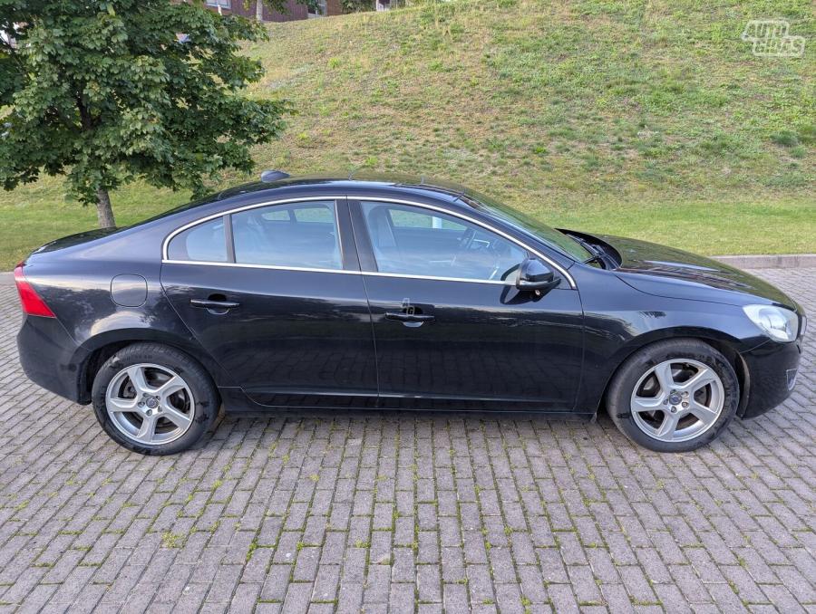 Black Volvo S60 2012 in Trakai, with an engine capacity of 2.00 L and mileage of 244 thousand km for 6600 €, photo 5 on AUTOMOTO.COM.LV