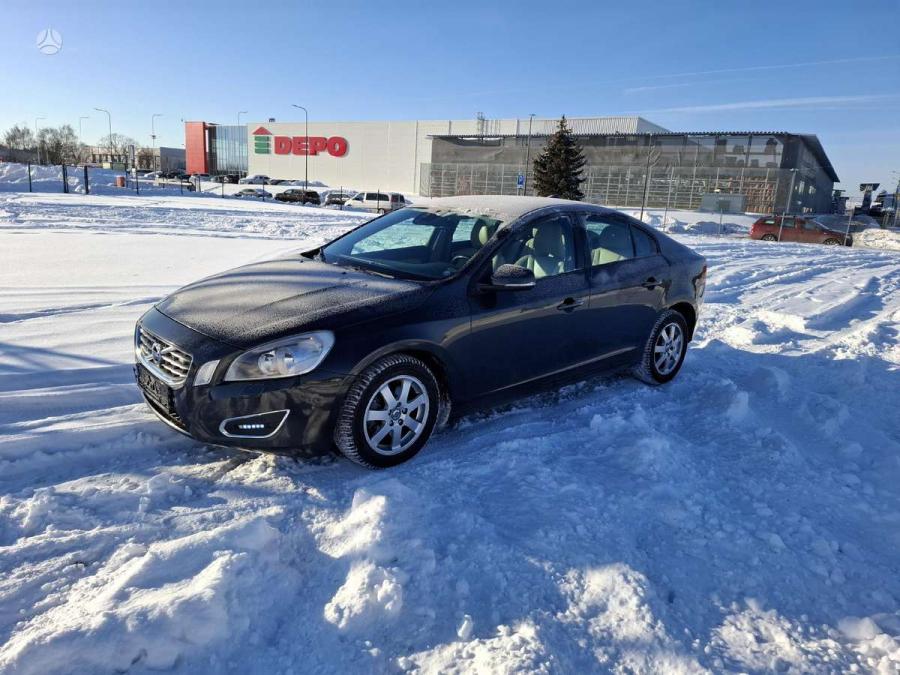 Melns Volvo S60 2012 Kauņa, ar dzinēja tilpumu 1.56 L un nobraukumu 227 tūkst. km par 5200 €, foto 2 vietnē AUTOMOTO.COM.LV