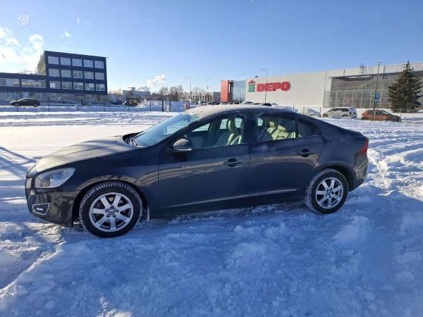Melns Volvo S60 2012 Kauņa, ar dzinēja tilpumu 1.56 L un nobraukumu 227 tūkst. km par 5200 €, foto 3 vietnē AUTOMOTO.COM.LV