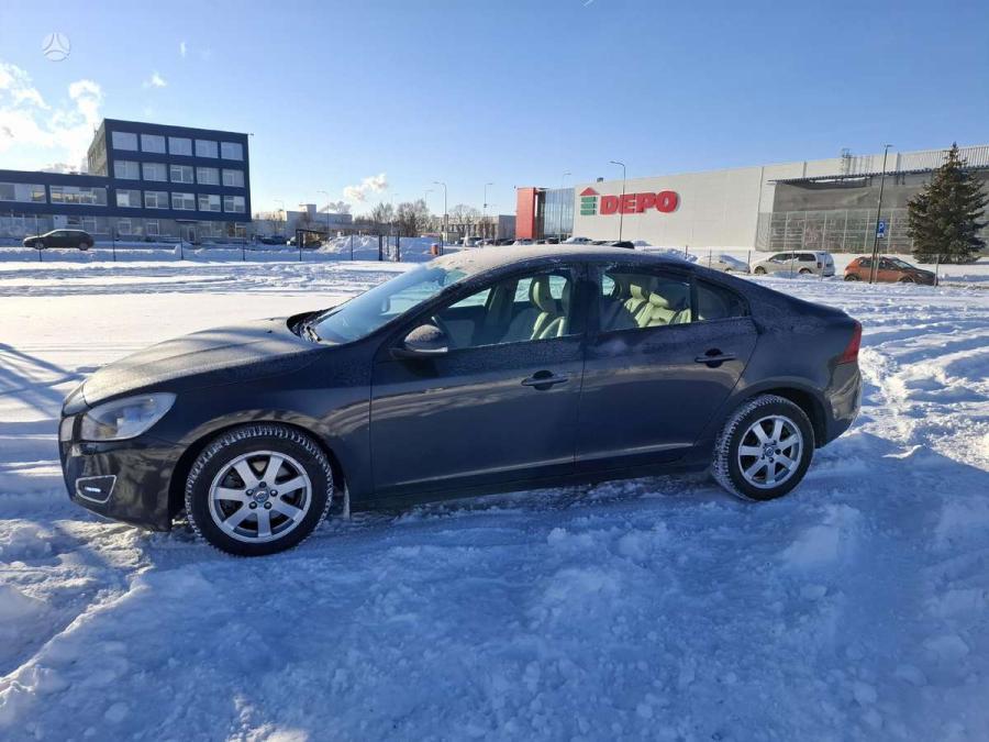 Melns Volvo S60 2012 Kauņa, ar dzinēja tilpumu 1.56 L un nobraukumu 227 tūkst. km par 5200 €, foto 3 vietnē AUTOMOTO.COM.LV