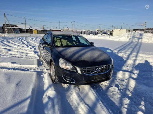 Melns Volvo S60 2012 Kauņa, ar dzinēja tilpumu 1.56 L un nobraukumu 227 tūkst. km par 5200 €, foto 4 vietnē AUTOMOTO.COM.LV