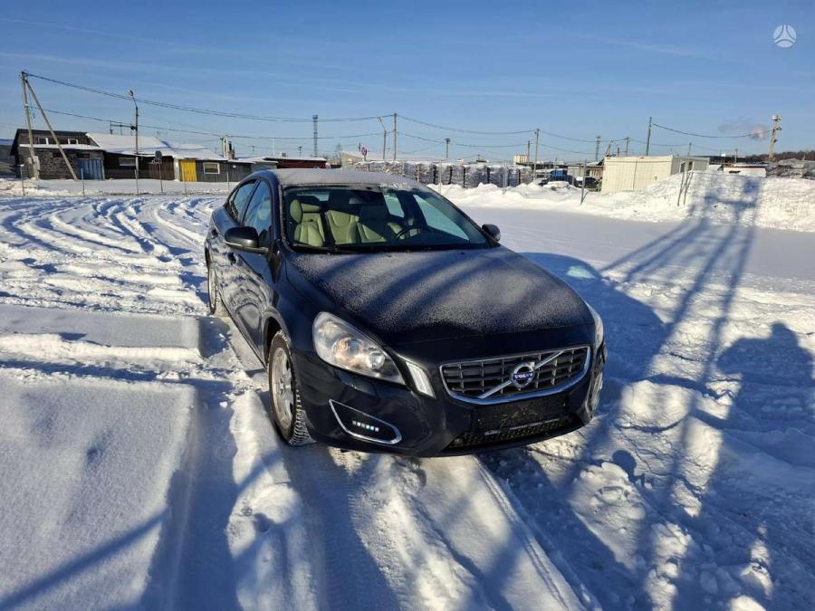 Melns Volvo S60 2012 Kauņa, ar dzinēja tilpumu 1.56 L un nobraukumu 227 tūkst. km par 5200 €, foto 4 vietnē AUTOMOTO.COM.LV