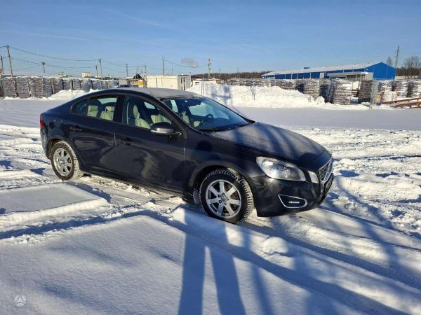 Melns Volvo S60 2012 Kauņa, ar dzinēja tilpumu 1.56 L un nobraukumu 227 tūkst. km par 5200 €, foto 5 vietnē AUTOMOTO.COM.LV
