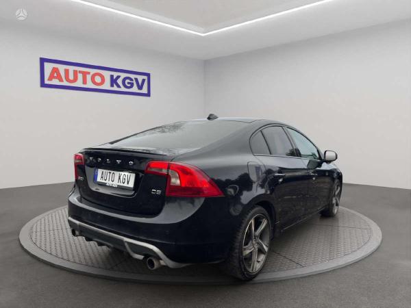 Black Volvo S60 2012 in Vilnius, with an engine capacity of 2.40 L and mileage of 249 thousand km for 8999 €, photo 4 on AUTOMOTO.COM.LV