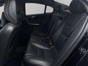 Black Volvo S60 2012 in Vilnius, with an engine capacity of 2.40 L and mileage of 249 thousand km for 8999 €, photo 9 on AUTOMOTO.COM.LV