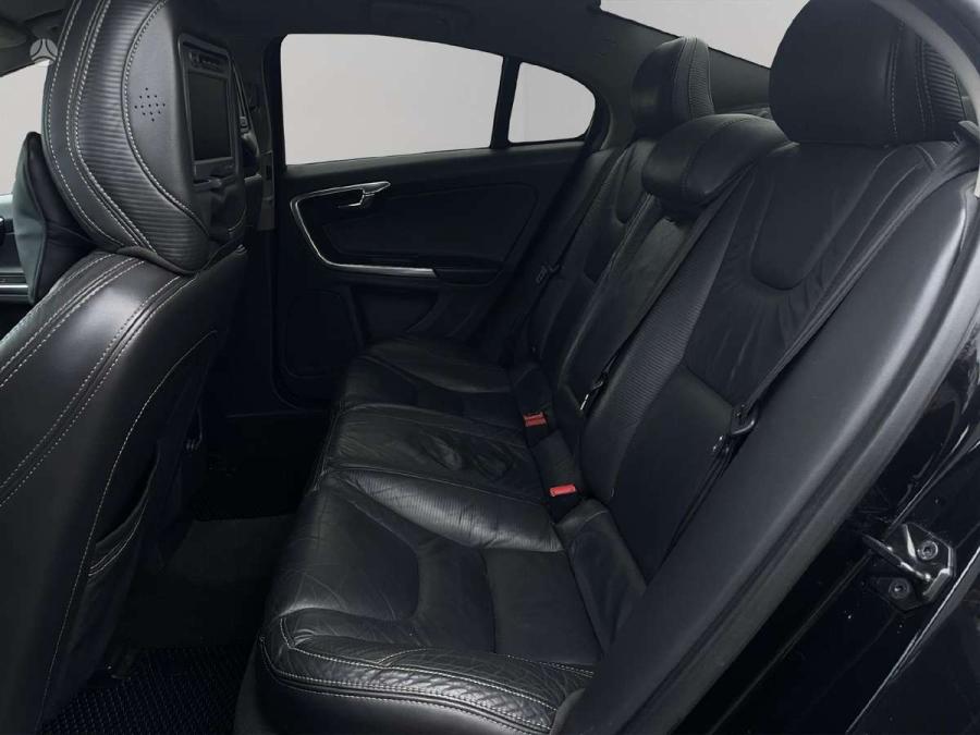 Black Volvo S60 2012 in Vilnius, with an engine capacity of 2.40 L and mileage of 249 thousand km for 8999 €, photo 9 on AUTOMOTO.COM.LV