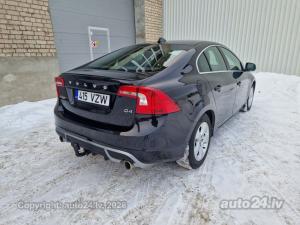 Black Volvo S60 2012 in Paide, with an engine capacity of 2.00 L and mileage of 210 thousand km for 7490 €, photo 4 on AUTOMOTO.COM.LV
