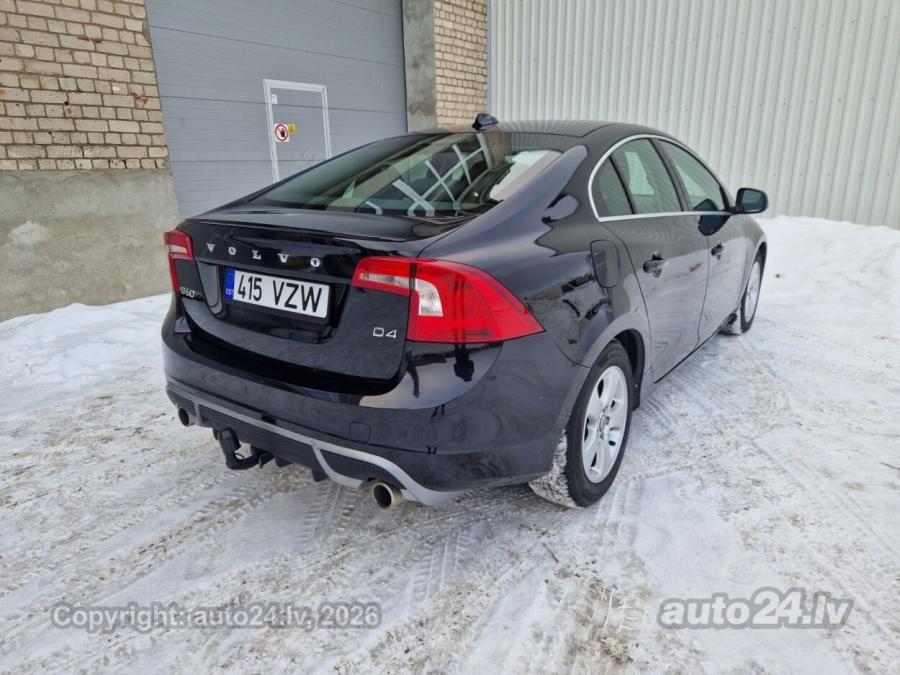 Black Volvo S60 2012 in Paide, with an engine capacity of 2.00 L and mileage of 210 thousand km for 7490 €, photo 4 on AUTOMOTO.COM.LV