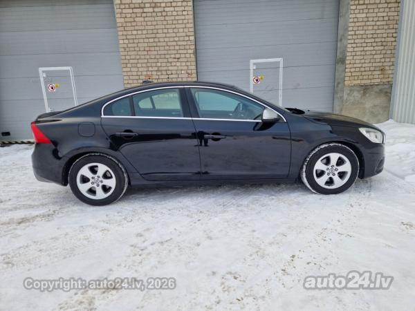 Melns Volvo S60 2012 Paide, ar dzinēja tilpumu 2.00 L un nobraukumu 210 tūkst. km par 7490 €, foto 8 vietnē AUTOMOTO.COM.LV