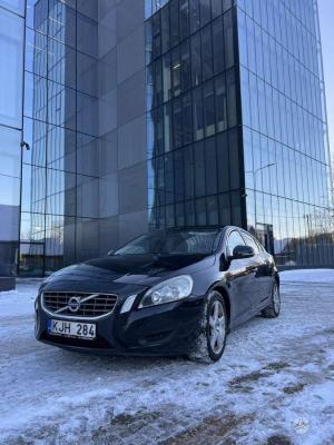 Black Volvo S60 2012 in Vilnius, with an engine capacity of 2.00 L and mileage of 245 thousand km for 5300 €, photo  on AUTOMOTO.COM.LV