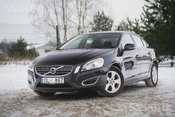 Black Volvo S60 2012 in Riga, with an engine capacity of 1.60 L and mileage of 328 thousand km for 6290 €, photo 1 on AUTOMOTO.COM.LV