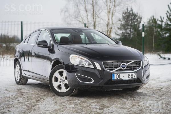 Black Volvo S60 2012 in Riga, with an engine capacity of 1.60 L and mileage of 328 thousand km for 6290 €, photo 3 on AUTOMOTO.COM.LV
