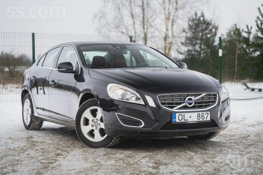 Black Volvo S60 2012 in Riga, with an engine capacity of 1.60 L and mileage of 328 thousand km for 6290 €, photo 3 on AUTOMOTO.COM.LV