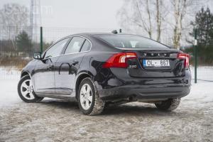 Black Volvo S60 2012 in Riga, with an engine capacity of 1.60 L and mileage of 328 thousand km for 6290 €, photo 4 on AUTOMOTO.COM.LV