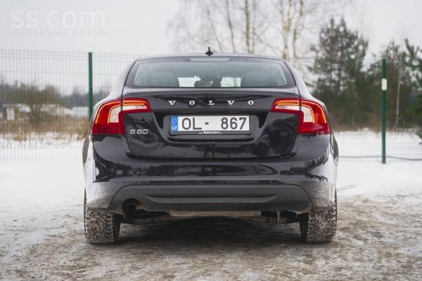 Black Volvo S60 2012 in Riga, with an engine capacity of 1.60 L and mileage of 328 thousand km for 6290 €, photo 5 on AUTOMOTO.COM.LV