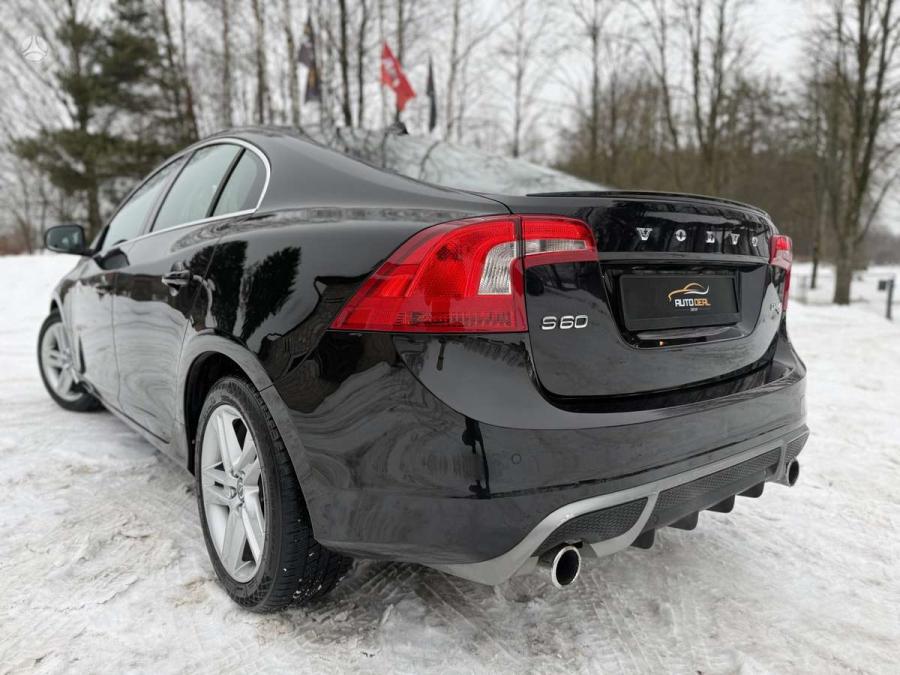 Black Volvo S60 2012 in Kazlu Ruda, with an engine capacity of 1.56 L and mileage of 217 thousand km for 6800 €, photo 9 on AUTOMOTO.COM.LV