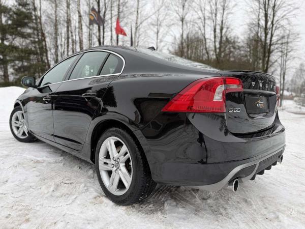 Melns Volvo S60 2012 Kazlų Rūda, ar dzinēja tilpumu 1.56 L un nobraukumu 217 tūkst. km par 6800 €, foto 10 vietnē AUTOMOTO.COM.LV