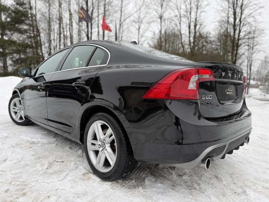 Black Volvo S60 2012 in Kazlu Ruda, with an engine capacity of 1.56 L and mileage of 217 thousand km for 6800 €, photo 10 on AUTOMOTO.COM.LV