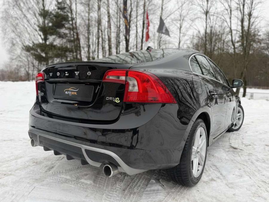 Black Volvo S60 2012 in Kazlu Ruda, with an engine capacity of 1.56 L and mileage of 217 thousand km for 6800 €, photo 13 on AUTOMOTO.COM.LV