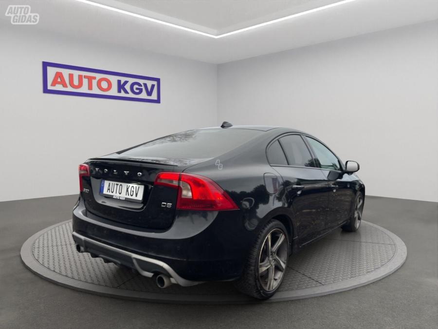 Melns Volvo S60 2012 Viļņa, ar dzinēja tilpumu 2.40 L un nobraukumu 249 tūkst. km par 8499 €, foto 4 vietnē AUTOMOTO.COM.LV