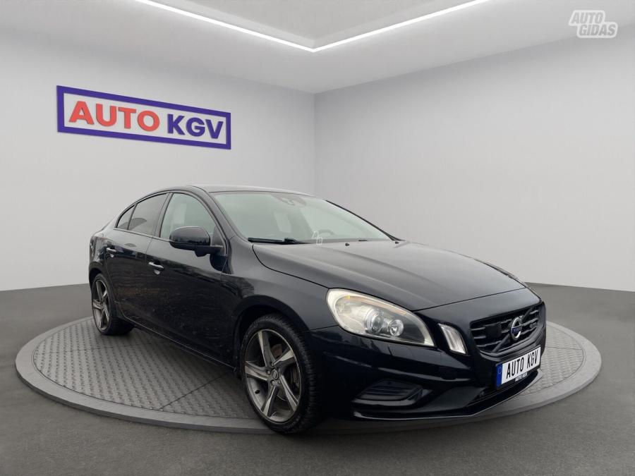 Melns Volvo S60 2012 Viļņa, ar dzinēja tilpumu 2.40 L un nobraukumu 249 tūkst. km par 8499 €, foto 6 vietnē AUTOMOTO.COM.LV