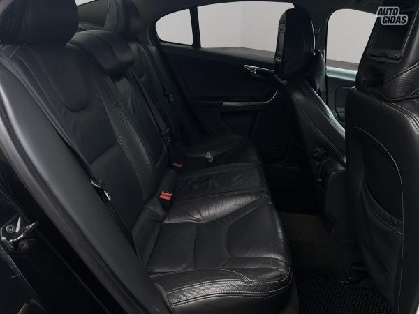 Black Volvo S60 2012 in Vilnius, with an engine capacity of 2.40 L and mileage of 249 thousand km for 8499 €, photo 8 on AUTOMOTO.COM.LV