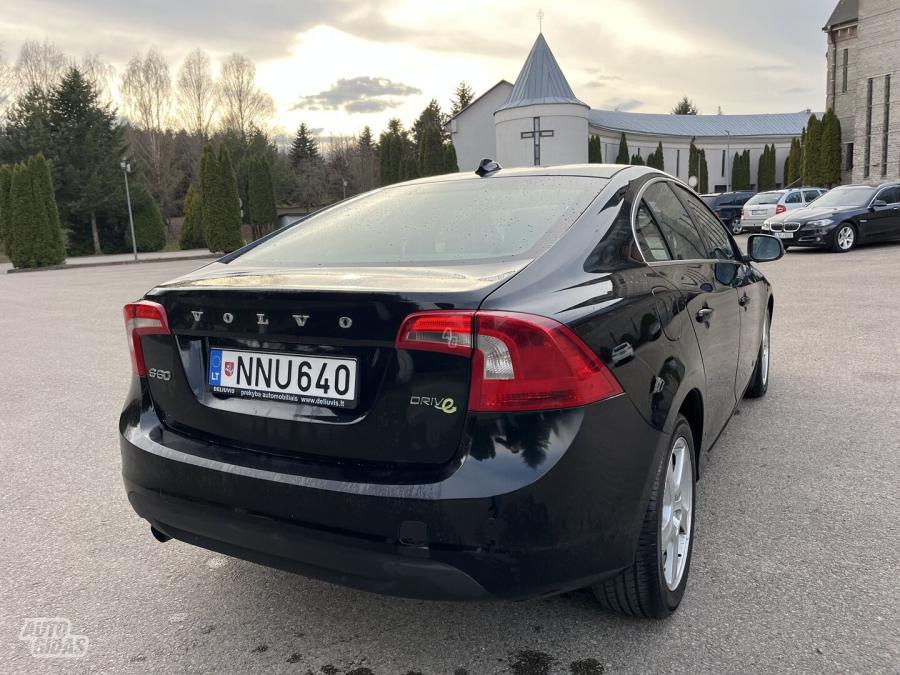 Melns Volvo S60 2012 Alīta, ar dzinēja tilpumu 1.60 L un nobraukumu 313 tūkst. km par 3850 €, foto 6 vietnē AUTOMOTO.COM.LV