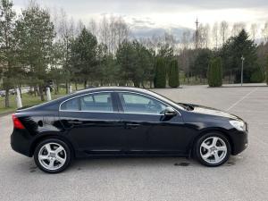 Melns Volvo S60 2012 Alīta, ar dzinēja tilpumu 1.60 L un nobraukumu 313 tūkst. km par 3850 €, foto 8 vietnē AUTOMOTO.COM.LV