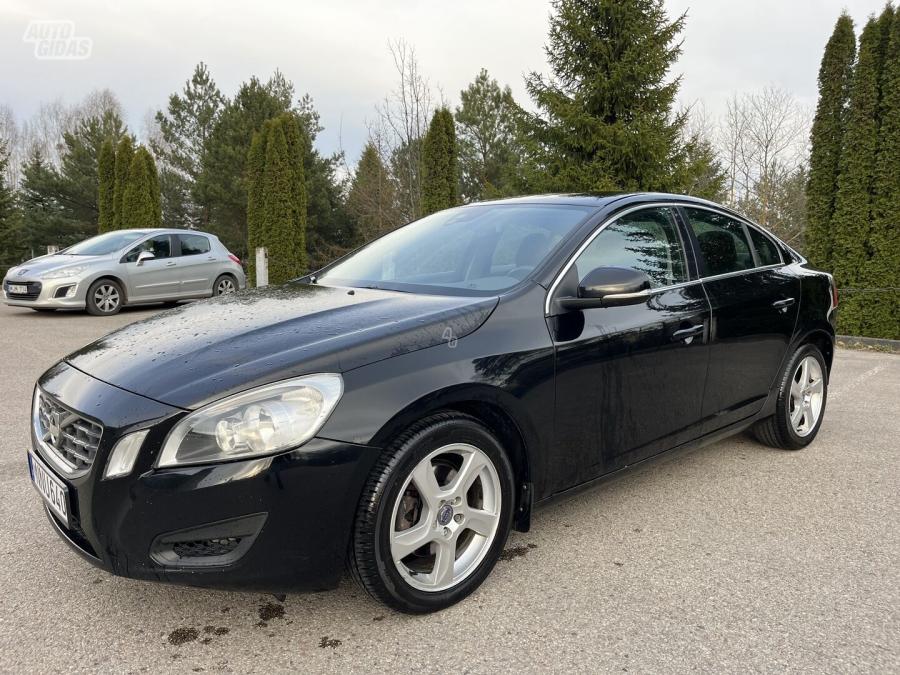 Melns Volvo S60 2012 Alīta, ar dzinēja tilpumu 1.60 L un nobraukumu 313 tūkst. km par 3850 €, foto 9 vietnē AUTOMOTO.COM.LV