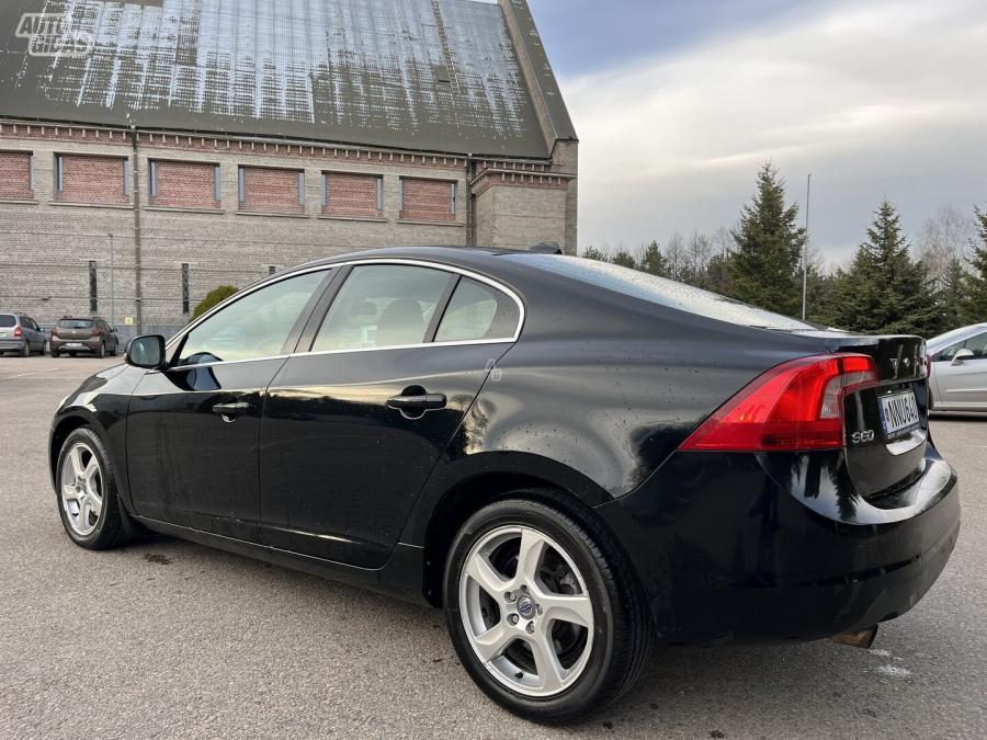 Melns Volvo S60 2012 Alīta, ar dzinēja tilpumu 1.60 L un nobraukumu 313 tūkst. km par 3850 €, foto 11 vietnē AUTOMOTO.COM.LV