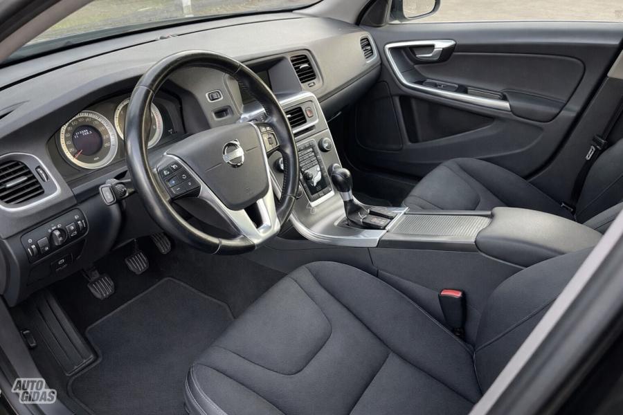 Melns Volvo S60 2012 Alīta, ar dzinēja tilpumu 1.60 L un nobraukumu 313 tūkst. km par 3850 €, foto 15 vietnē AUTOMOTO.COM.LV