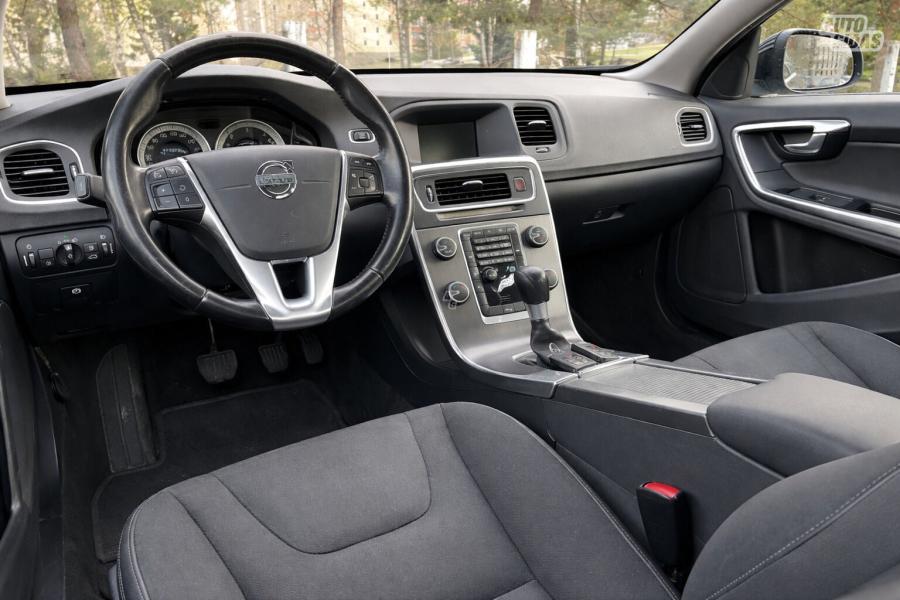 Melns Volvo S60 2012 Alīta, ar dzinēja tilpumu 1.60 L un nobraukumu 313 tūkst. km par 3850 €, foto 17 vietnē AUTOMOTO.COM.LV
