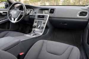 Melns Volvo S60 2012 Alīta, ar dzinēja tilpumu 1.60 L un nobraukumu 313 tūkst. km par 3850 €, foto 18 vietnē AUTOMOTO.COM.LV
