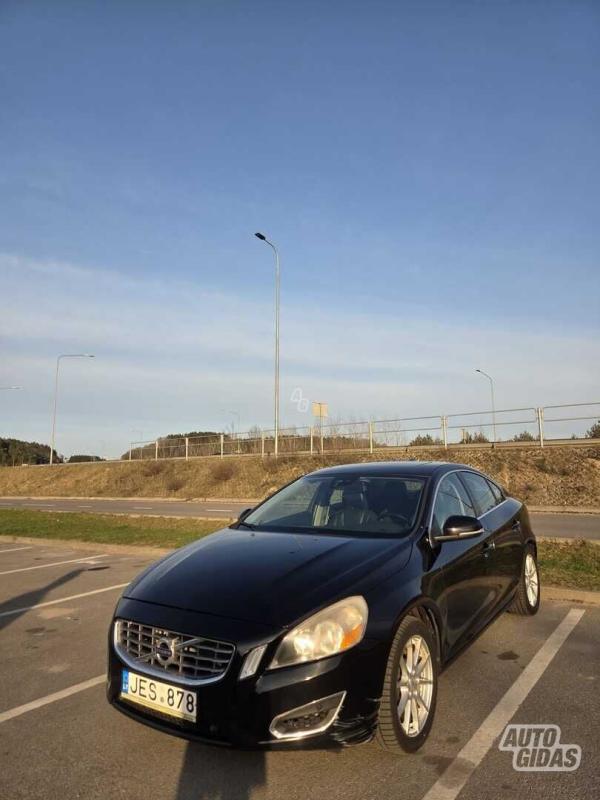 Melns Volvo S60 2012 Viļņa, ar dzinēja tilpumu 2.50 L un nobraukumu 249 tūkst. km par 5600 €, foto 2 vietnē AUTOMOTO.COM.LV