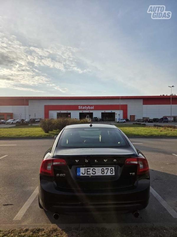 Melns Volvo S60 2012 Viļņa, ar dzinēja tilpumu 2.50 L un nobraukumu 249 tūkst. km par 5600 €, foto 4 vietnē AUTOMOTO.COM.LV