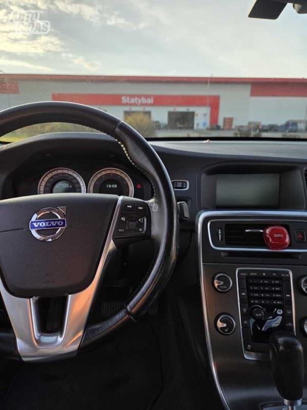 Melns Volvo S60 2012 Viļņa, ar dzinēja tilpumu 2.50 L un nobraukumu 249 tūkst. km par 5600 €, foto 7 vietnē AUTOMOTO.COM.LV
